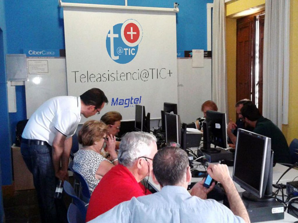 Personas Mayores prueban la nueva aplicación de teleasistenci@ TIC+ ...